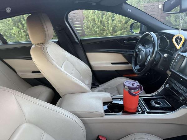 Brown Jaguar XE 2016 in Vilnius, with an engine capacity of 2.00 L and mileage of 307 thousand km for 6200 €, photo 10 on AUTOMOTO.COM.LV