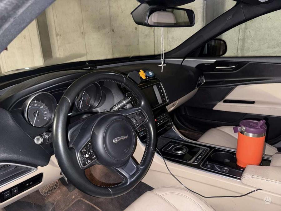 Brown Jaguar XE 2016 in Vilnius, with an engine capacity of 2.00 L and mileage of 307 thousand km for 6200 €, photo 11 on AUTOMOTO.COM.LV
