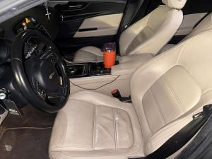 Brown Jaguar XE 2016 in Vilnius, with an engine capacity of 2.00 L and mileage of 307 thousand km for 6200 €, photo 13 on AUTOMOTO.COM.LV