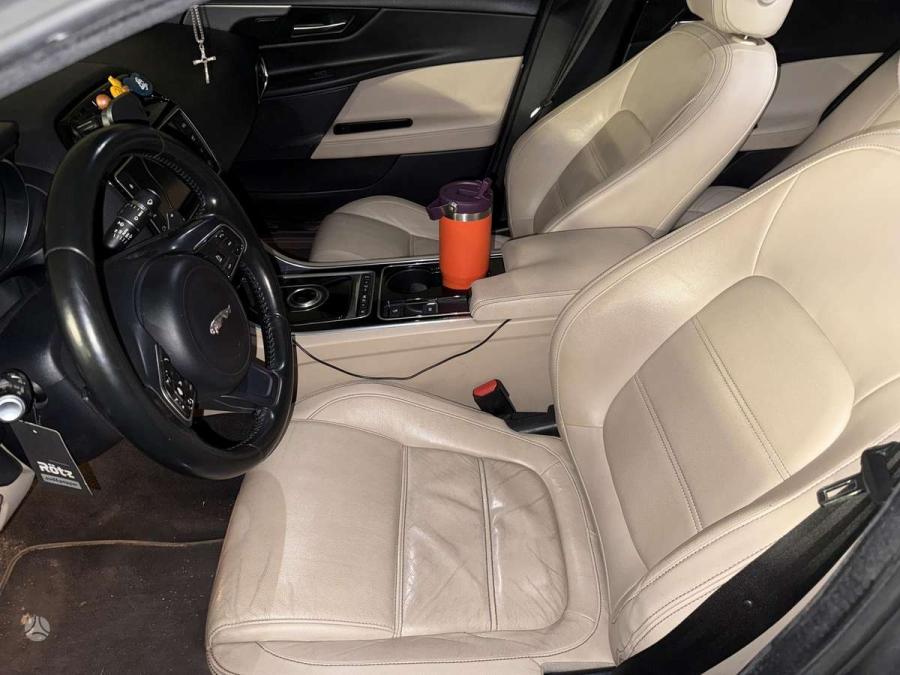 Brown Jaguar XE 2016 in Vilnius, with an engine capacity of 2.00 L and mileage of 307 thousand km for 6200 €, photo 13 on AUTOMOTO.COM.LV