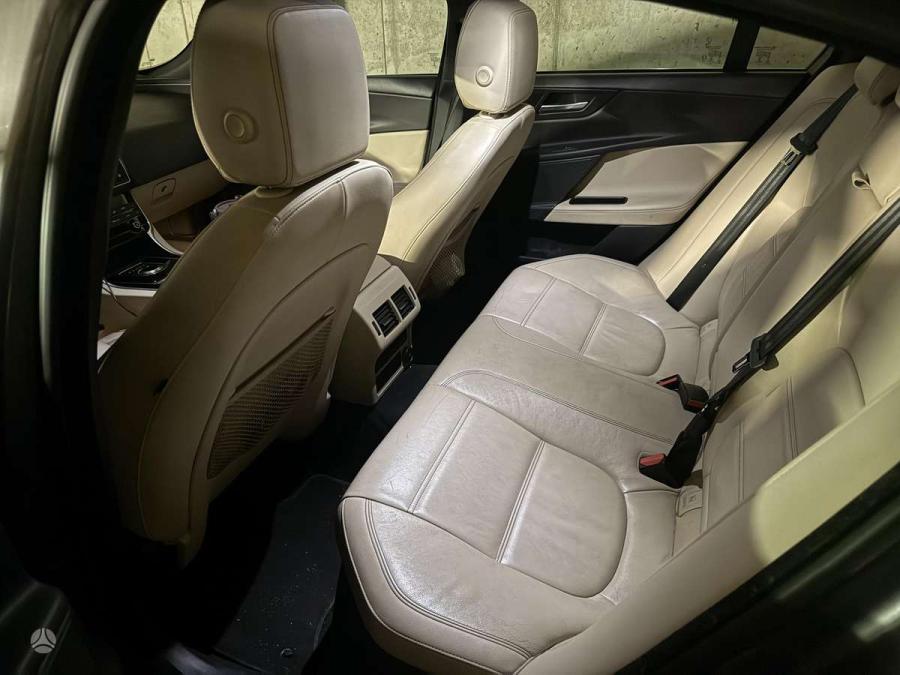 Brown Jaguar XE 2016 in Vilnius, with an engine capacity of 2.00 L and mileage of 307 thousand km for 6200 €, photo 15 on AUTOMOTO.COM.LV