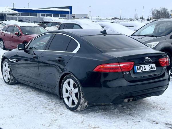 Green Jaguar XE 2016 in Kretinga, with an engine capacity of 2.00 L and mileage of 250 thousand km for 8400 €, photo 6 on AUTOMOTO.COM.LV