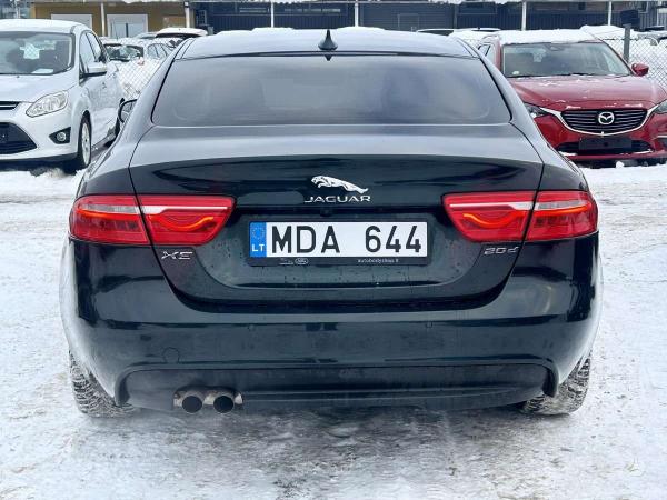 Green Jaguar XE 2016 in Kretinga, with an engine capacity of 2.00 L and mileage of 250 thousand km for 8400 €, photo 7 on AUTOMOTO.COM.LV
