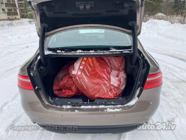 Grey Jaguar XE 2015 in Tallinn, with an engine capacity of 2.00 L and mileage of 113 thousand km for 9500 €, photo 11 on AUTOMOTO.COM.LV