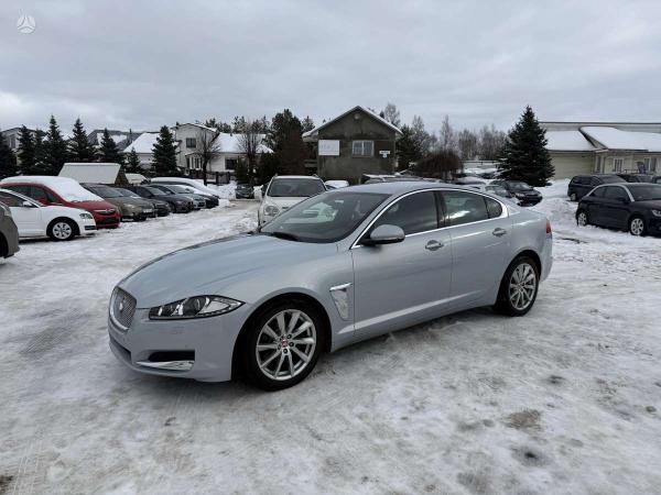 Pelēks Jaguar XE 2015 Utena, ar dzinēja tilpumu 2.20 L un nobraukumu 188 tūkst. km par 8950 €, foto 1 vietnē AUTOMOTO.COM.LV