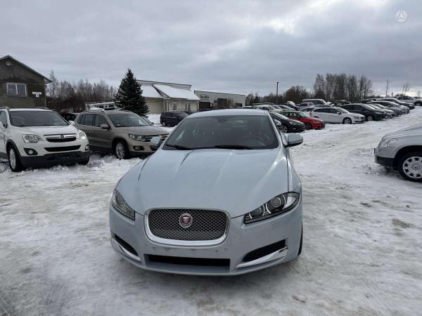 Pelēks Jaguar XE 2015 Utena, ar dzinēja tilpumu 2.20 L un nobraukumu 188 tūkst. km par 8950 €, foto 2 vietnē AUTOMOTO.COM.LV