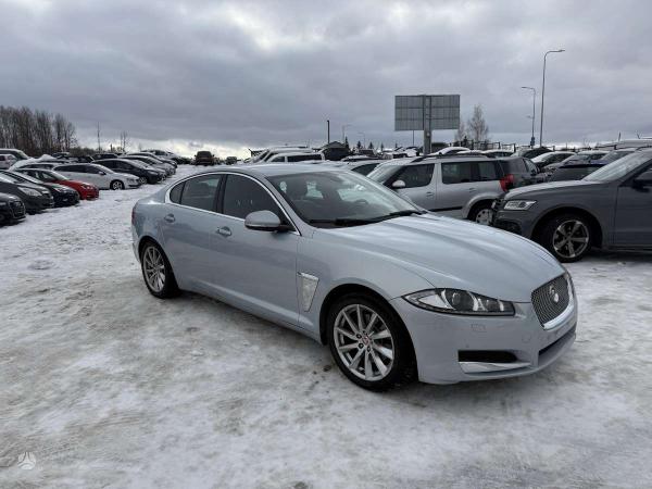 Pelēks Jaguar XE 2015 Utena, ar dzinēja tilpumu 2.20 L un nobraukumu 188 tūkst. km par 8950 €, foto 3 vietnē AUTOMOTO.COM.LV