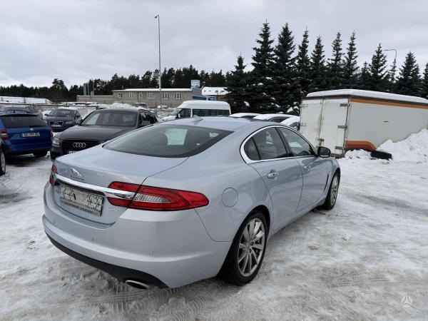 Pelēks Jaguar XE 2015 Utena, ar dzinēja tilpumu 2.20 L un nobraukumu 188 tūkst. km par 8950 €, foto 4 vietnē AUTOMOTO.COM.LV