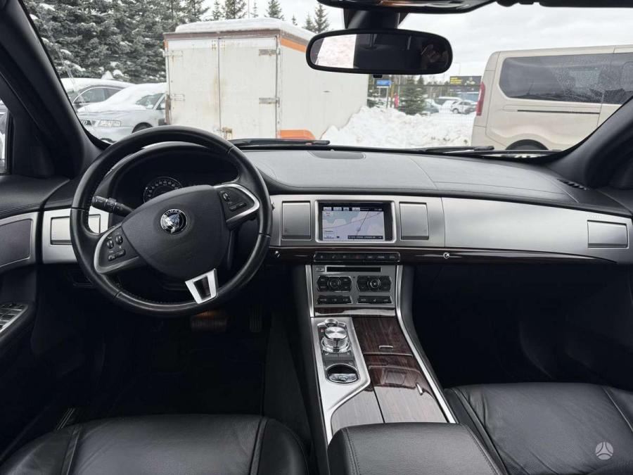 Pelēks Jaguar XE 2015 Utena, ar dzinēja tilpumu 2.20 L un nobraukumu 188 tūkst. km par 8950 €, foto 11 vietnē AUTOMOTO.COM.LV