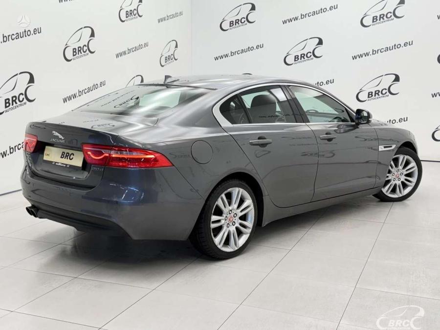 Grey Jaguar XE 2015 in Vilnius, with an engine capacity of 2.00 L and mileage of 243 thousand km for 6000 €, photo 4 on AUTOMOTO.COM.LV