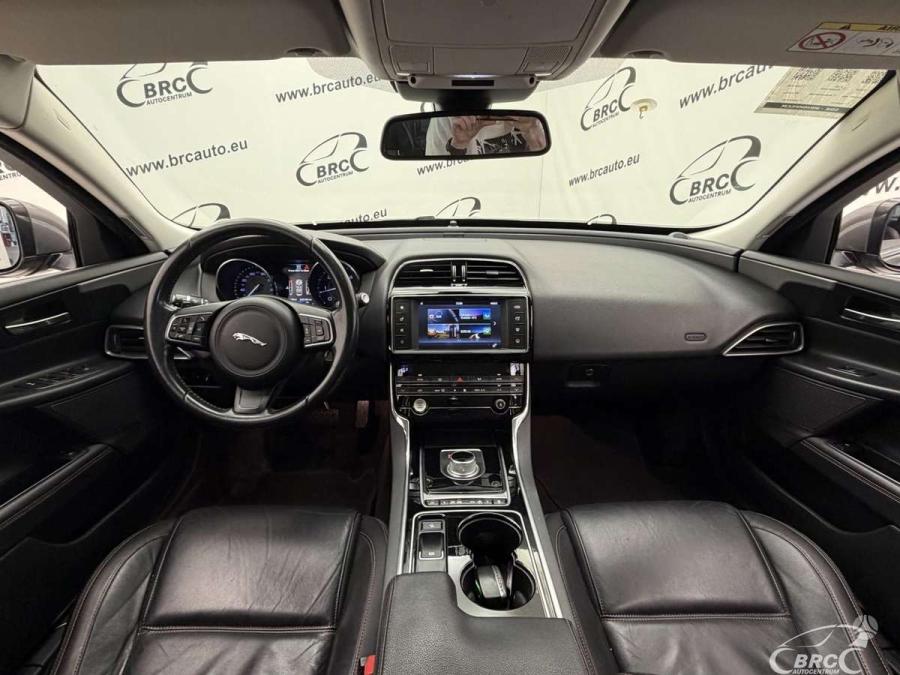 Grey Jaguar XE 2015 in Vilnius, with an engine capacity of 2.00 L and mileage of 243 thousand km for 6000 €, photo 5 on AUTOMOTO.COM.LV