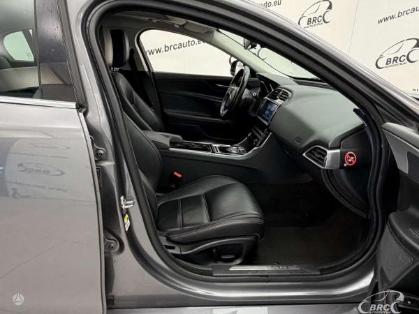 Серый Ягуар XE 2015 в Вильнюс, объемом двигателя 2.00 л и пробегом 243 тыс. км за 6000 €, фото 6 на AUTOMOTO.COM.LV