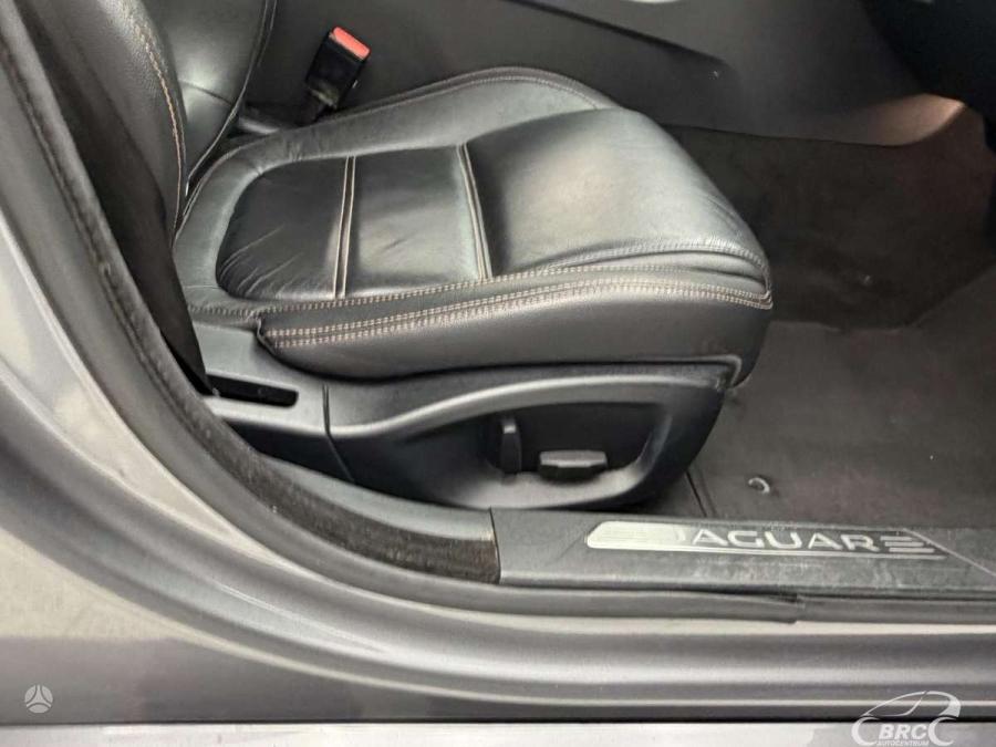Grey Jaguar XE 2015 in Vilnius, with an engine capacity of 2.00 L and mileage of 243 thousand km for 6000 €, photo 8 on AUTOMOTO.COM.LV