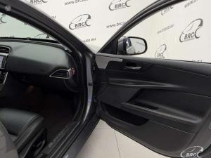 Grey Jaguar XE 2015 in Vilnius, with an engine capacity of 2.00 L and mileage of 243 thousand km for 6000 €, photo 10 on AUTOMOTO.COM.LV