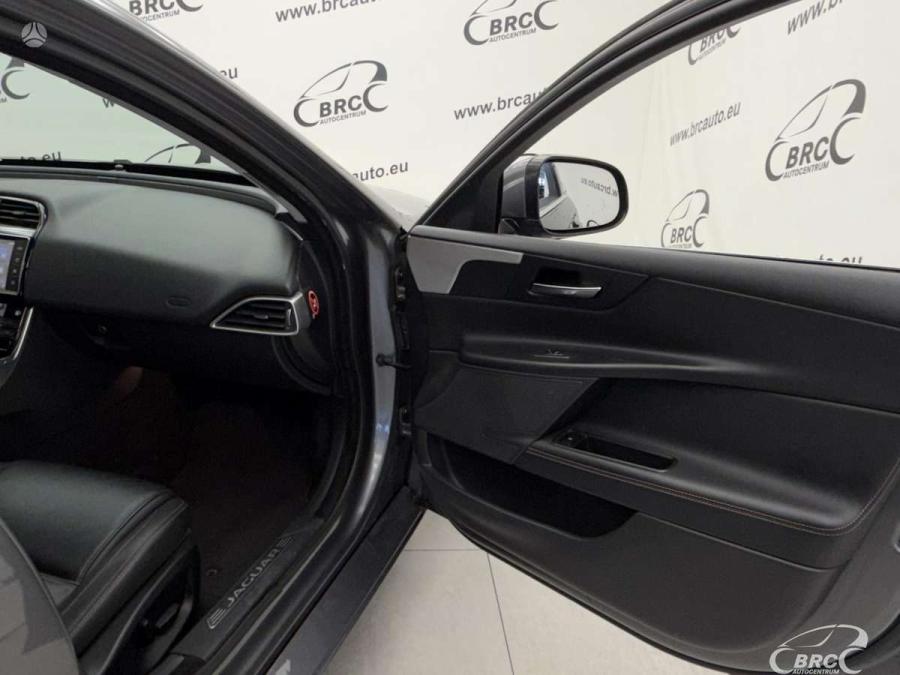 Grey Jaguar XE 2015 in Vilnius, with an engine capacity of 2.00 L and mileage of 243 thousand km for 6000 €, photo 10 on AUTOMOTO.COM.LV