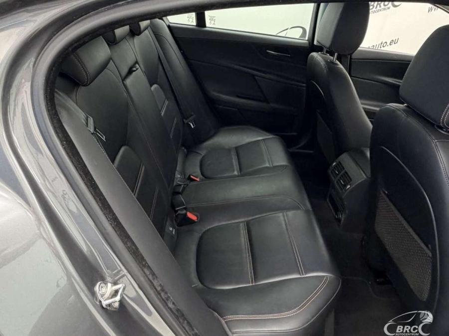 Grey Jaguar XE 2015 in Vilnius, with an engine capacity of 2.00 L and mileage of 243 thousand km for 6000 €, photo 12 on AUTOMOTO.COM.LV