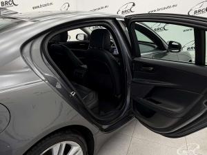 Grey Jaguar XE 2015 in Vilnius, with an engine capacity of 2.00 L and mileage of 243 thousand km for 6000 €, photo 14 on AUTOMOTO.COM.LV