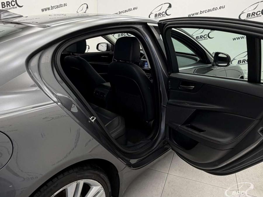 Grey Jaguar XE 2015 in Vilnius, with an engine capacity of 2.00 L and mileage of 243 thousand km for 6000 €, photo 14 on AUTOMOTO.COM.LV