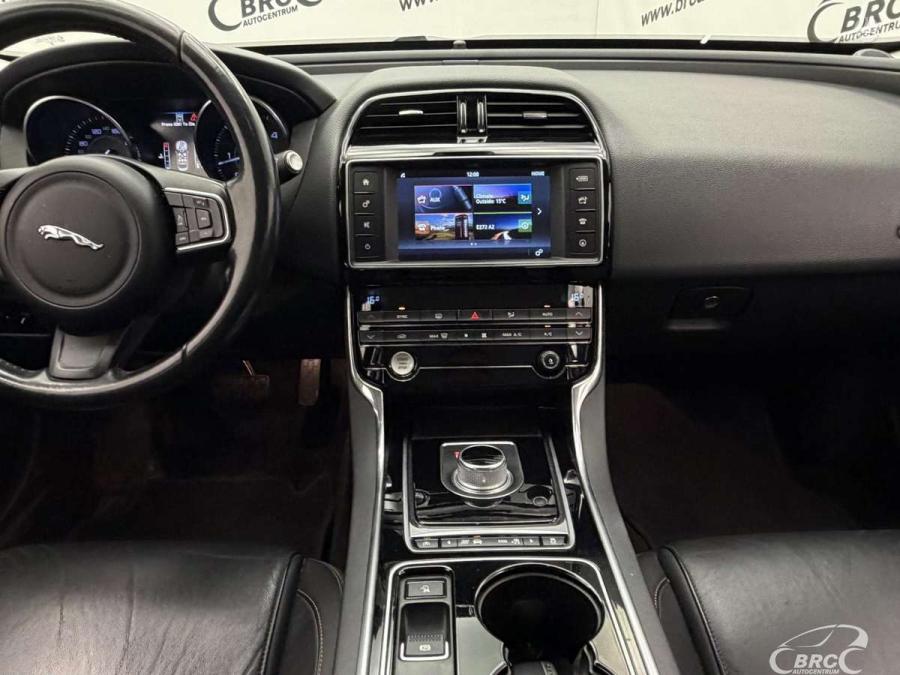 Grey Jaguar XE 2015 in Vilnius, with an engine capacity of 2.00 L and mileage of 243 thousand km for 6000 €, photo 16 on AUTOMOTO.COM.LV