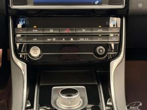 Grey Jaguar XE 2015 in Vilnius, with an engine capacity of 2.00 L and mileage of 243 thousand km for 6000 €, photo 18 on AUTOMOTO.COM.LV