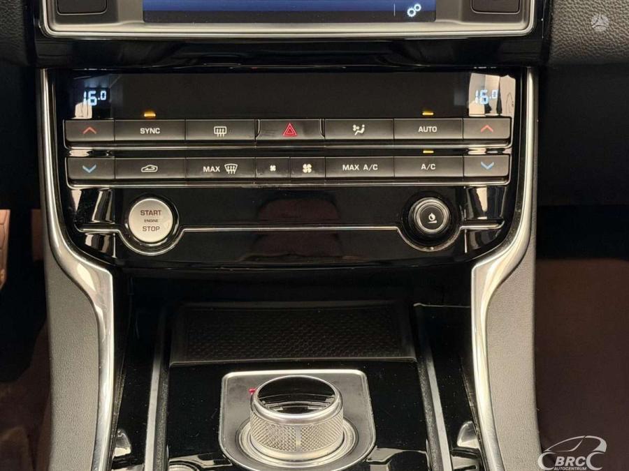 Grey Jaguar XE 2015 in Vilnius, with an engine capacity of 2.00 L and mileage of 243 thousand km for 6000 €, photo 18 on AUTOMOTO.COM.LV
