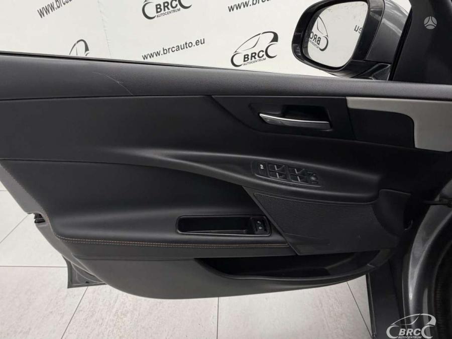 Grey Jaguar XE 2015 in Vilnius, with an engine capacity of 2.00 L and mileage of 243 thousand km for 6000 €, photo 21 on AUTOMOTO.COM.LV