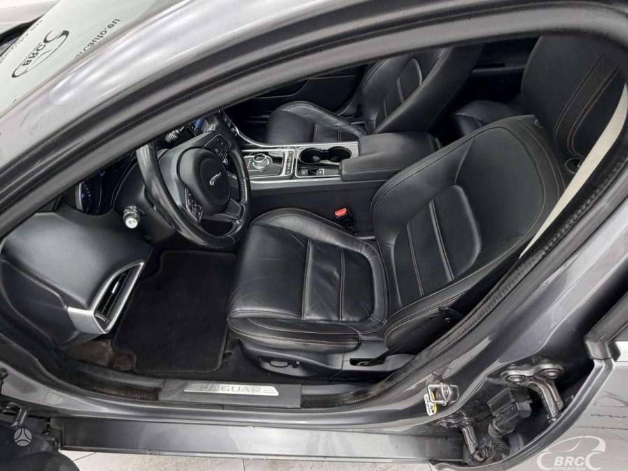 Grey Jaguar XE 2015 in Vilnius, with an engine capacity of 2.00 L and mileage of 243 thousand km for 6000 €, photo 22 on AUTOMOTO.COM.LV