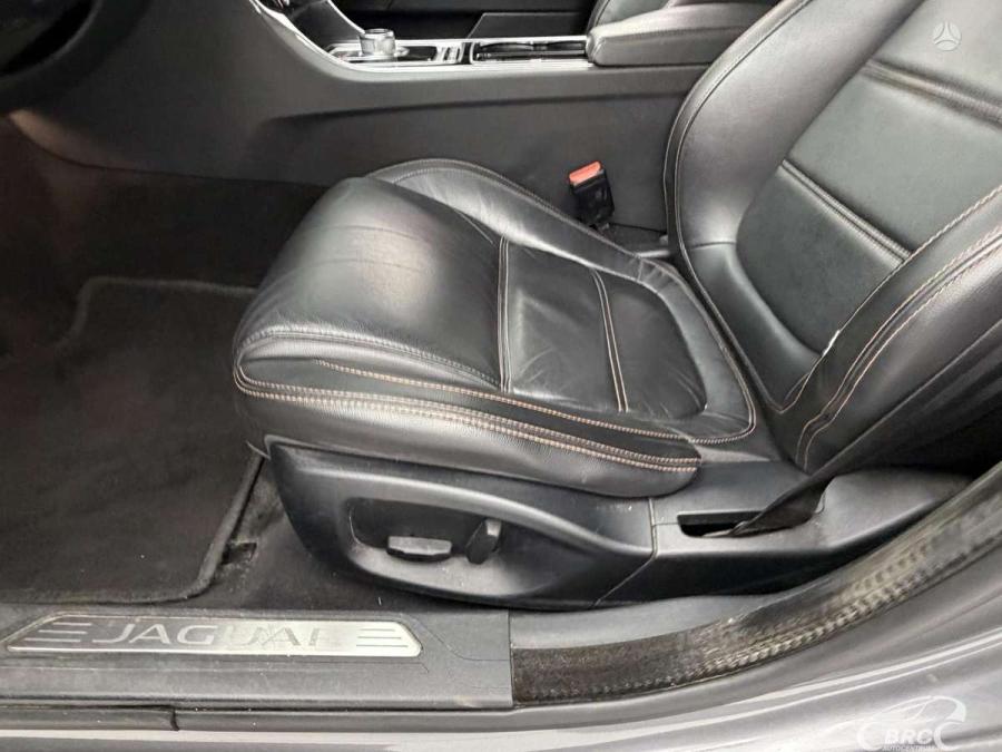Grey Jaguar XE 2015 in Vilnius, with an engine capacity of 2.00 L and mileage of 243 thousand km for 6000 €, photo 23 on AUTOMOTO.COM.LV