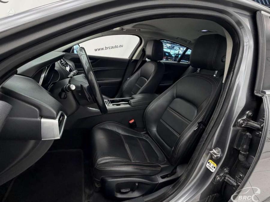 Grey Jaguar XE 2015 in Vilnius, with an engine capacity of 2.00 L and mileage of 243 thousand km for 6000 €, photo 24 on AUTOMOTO.COM.LV