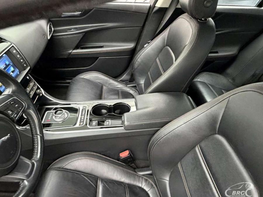 Grey Jaguar XE 2015 in Vilnius, with an engine capacity of 2.00 L and mileage of 243 thousand km for 6000 €, photo 25 on AUTOMOTO.COM.LV