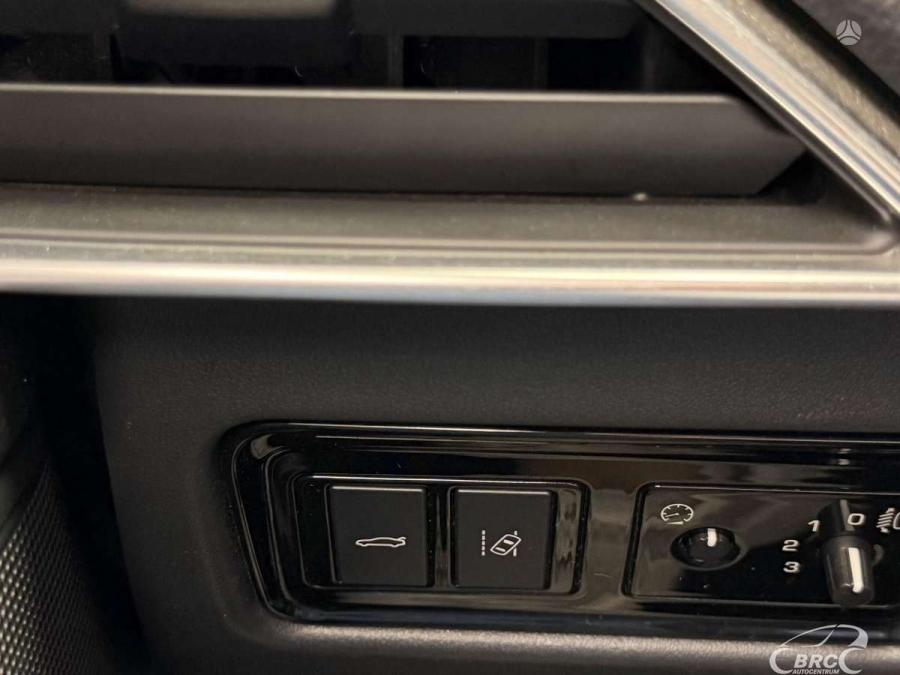 Grey Jaguar XE 2015 in Vilnius, with an engine capacity of 2.00 L and mileage of 243 thousand km for 6000 €, photo 26 on AUTOMOTO.COM.LV