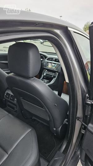 Pelēks Jaguar XE 2016 Klaipėda, ar dzinēja tilpumu 2.00 L un nobraukumu 281 tūkst. km par 8300 €, foto 9 vietnē AUTOMOTO.COM.LV