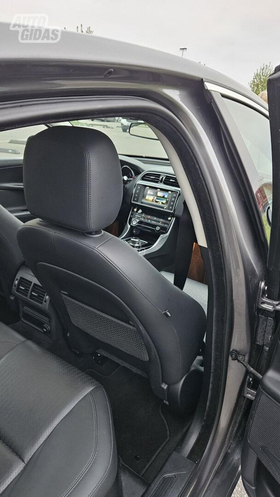 Pelēks Jaguar XE 2016 Klaipėda, ar dzinēja tilpumu 2.00 L un nobraukumu 281 tūkst. km par 8300 €, foto 9 vietnē AUTOMOTO.COM.LV