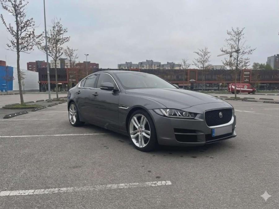Grey Jaguar XE 2016 in Klaipeda, with an engine capacity of 2.00 L and mileage of 282 thousand km for 7999 €, photo 1 on AUTOMOTO.COM.LV