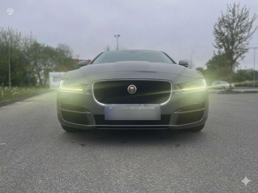 Grey Jaguar XE 2016 in Klaipeda, with an engine capacity of 2.00 L and mileage of 282 thousand km for 7999 €, photo 3 on AUTOMOTO.COM.LV