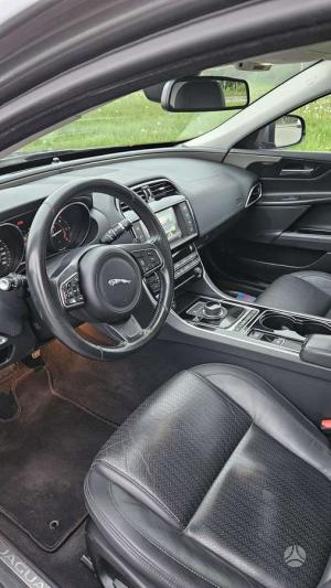 Grey Jaguar XE 2016 in Klaipeda, with an engine capacity of 2.00 L and mileage of 282 thousand km for 7999 €, photo 8 on AUTOMOTO.COM.LV