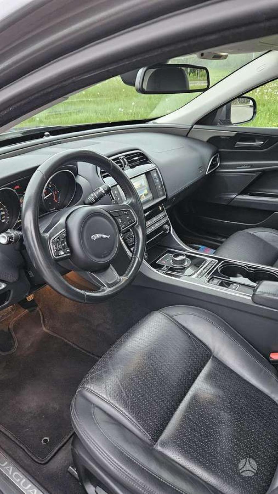 Grey Jaguar XE 2016 in Klaipeda, with an engine capacity of 2.00 L and mileage of 282 thousand km for 7999 €, photo 8 on AUTOMOTO.COM.LV