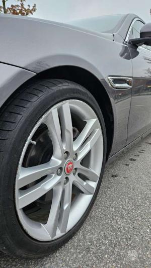 Grey Jaguar XE 2016 in Klaipeda, with an engine capacity of 2.00 L and mileage of 282 thousand km for 7999 €, photo 10 on AUTOMOTO.COM.LV