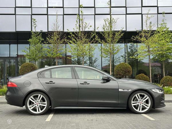 Pelēks Jaguar XE 2016 Viļņa, ar dzinēja tilpumu 2.00 L un nobraukumu 173 tūkst. km par 12990 €, foto 5 vietnē AUTOMOTO.COM.LV
