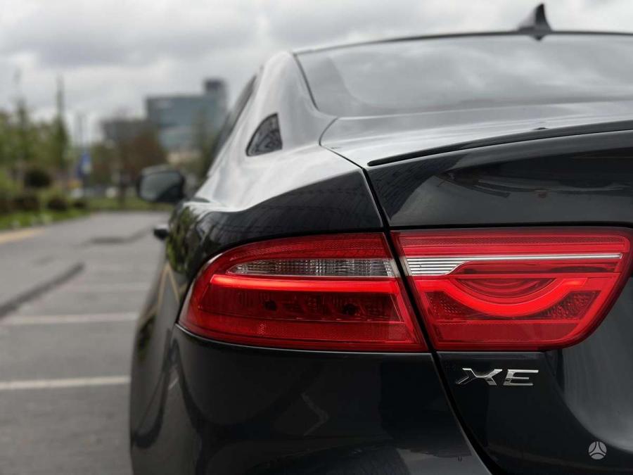 Серый Ягуар XE 2016 в Вильнюс, объемом двигателя 2.00 л и пробегом 173 тыс. км за 12990 €, фото 10 на AUTOMOTO.COM.LV