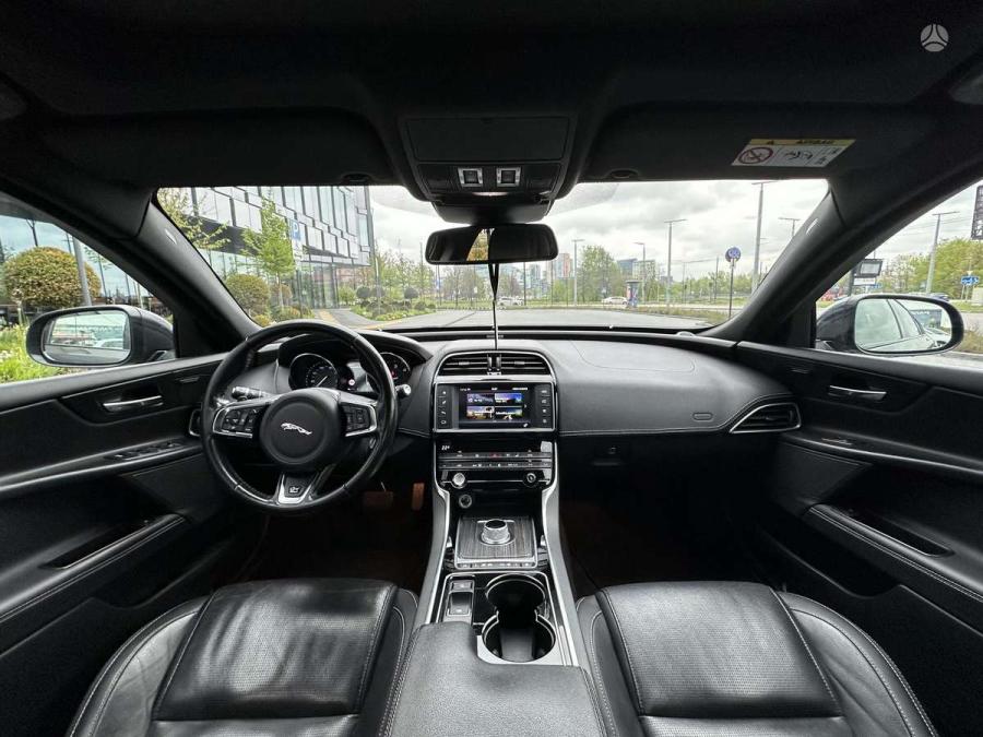Серый Ягуар XE 2016 в Вильнюс, объемом двигателя 2.00 л и пробегом 173 тыс. км за 12990 €, фото 16 на AUTOMOTO.COM.LV