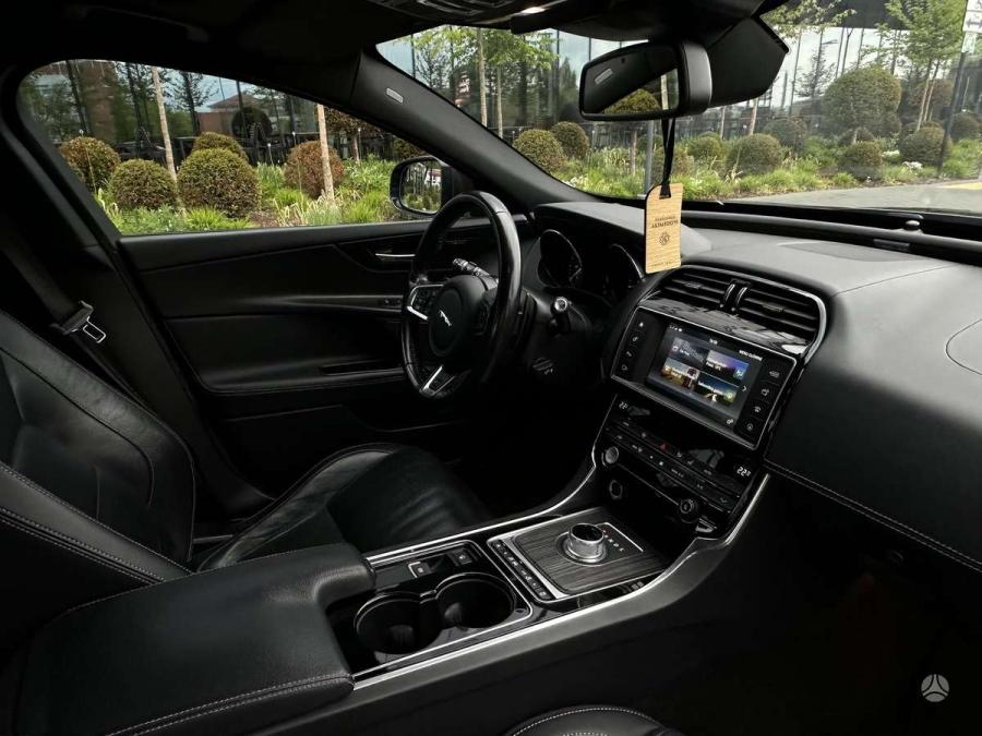 Серый Ягуар XE 2016 в Вильнюс, объемом двигателя 2.00 л и пробегом 173 тыс. км за 12990 €, фото 17 на AUTOMOTO.COM.LV