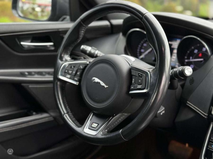 Серый Ягуар XE 2016 в Вильнюс, объемом двигателя 2.00 л и пробегом 173 тыс. км за 12990 €, фото 22 на AUTOMOTO.COM.LV