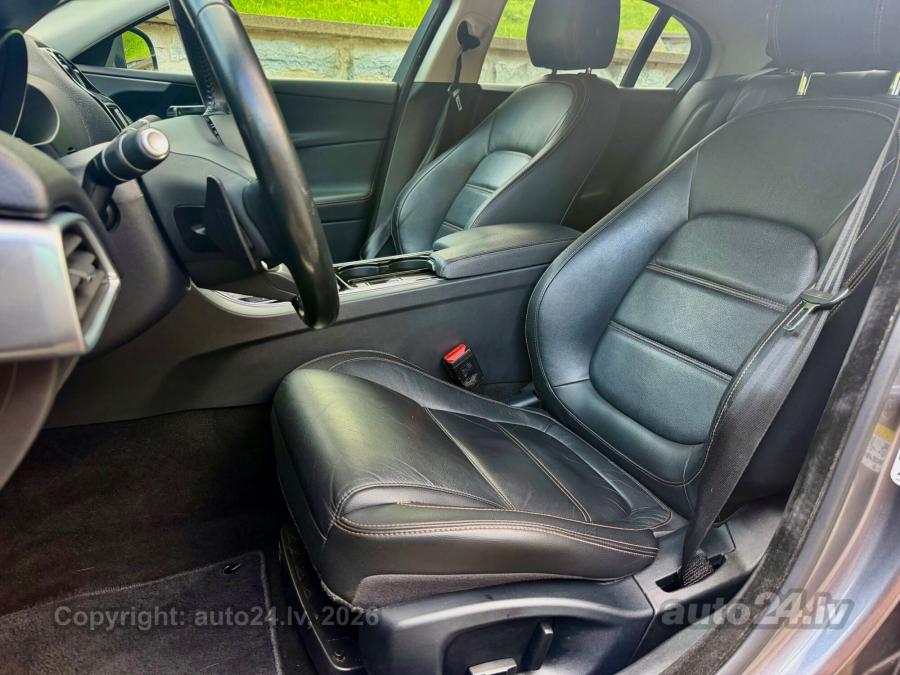 Grey Jaguar XE 2016 in Tallinn, with an engine capacity of 2.00 L and mileage of 228 thousand km for 9999 €, photo 13 on AUTOMOTO.COM.LV