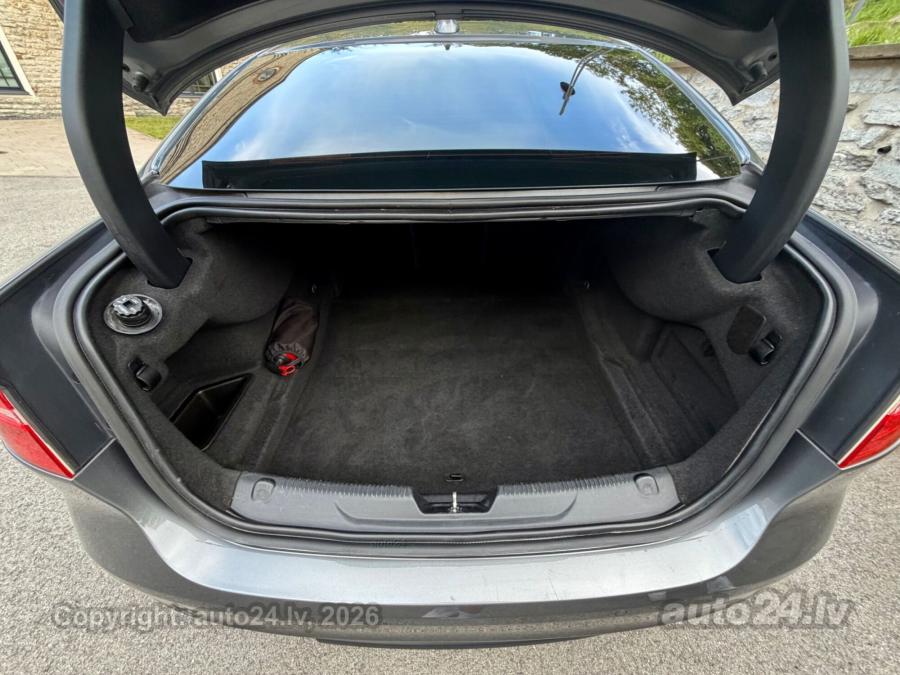 Grey Jaguar XE 2016 in Tallinn, with an engine capacity of 2.00 L and mileage of 228 thousand km for 9999 €, photo 20 on AUTOMOTO.COM.LV