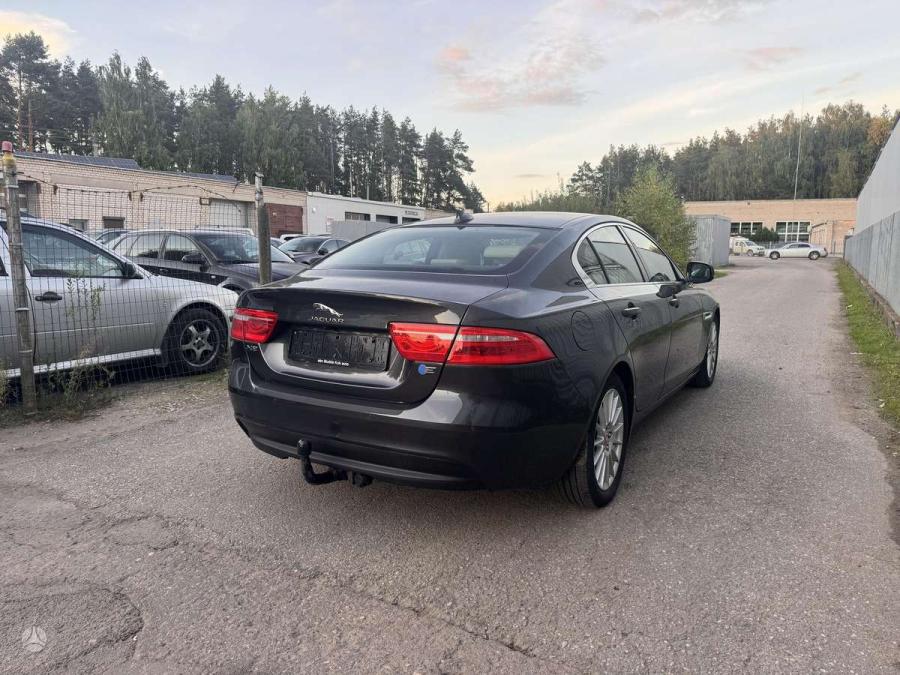 Серый Ягуар XE 2016 в Ионава, объемом двигателя 2.00 л и пробегом 170 тыс. км за 3950 €, фото 5 на AUTOMOTO.COM.LV