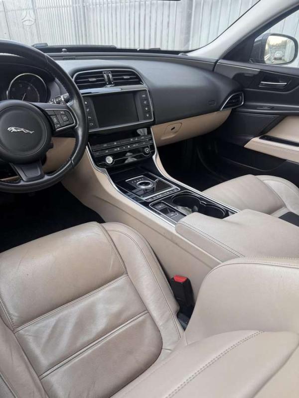Jaguar XE 2016 in Jonava on AUTOMOTO.COM.LV Grey Jaguar XE 2016 in Jonava, with an engine capacity of 2.00 L and mileage of 170 thousand km for 3950 €, photo 8 on AUTOMOTO.COM.LV