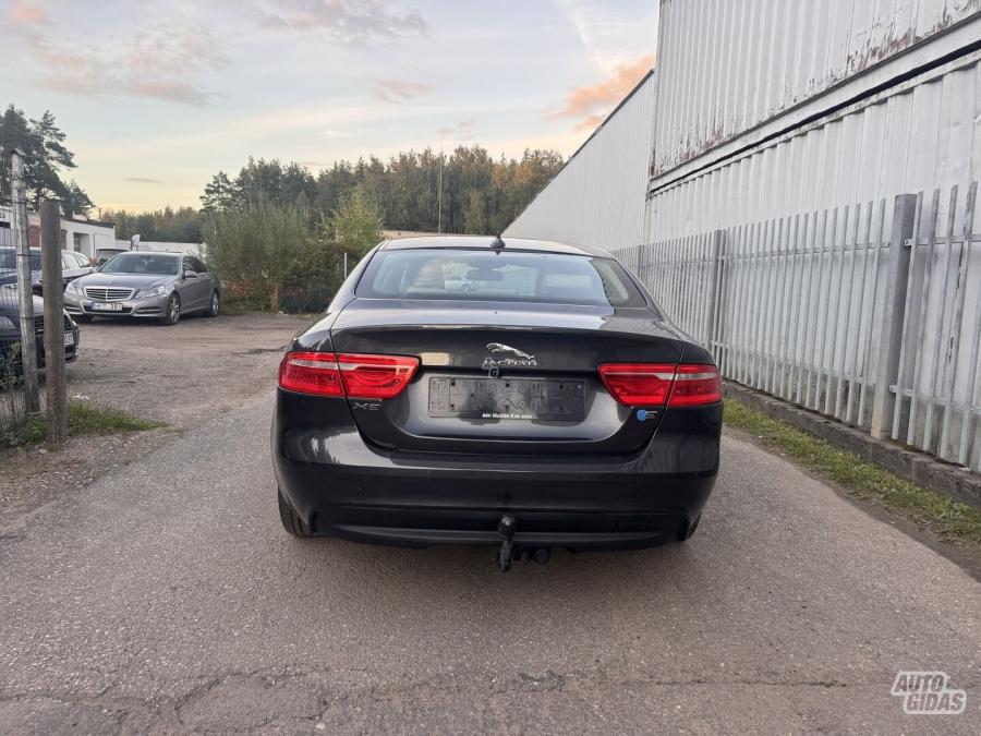 Grey Jaguar XE 2016 in Jonava, with an engine capacity of 2.00 L and mileage of 170 thousand km for 3950 €, photo 6 on AUTOMOTO.COM.LV