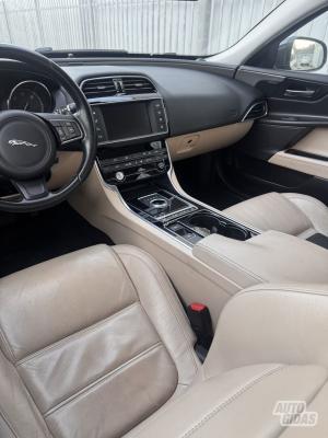 Grey Jaguar XE 2016 in Jonava, with an engine capacity of 2.00 L and mileage of 170 thousand km for 3950 €, photo 8 on AUTOMOTO.COM.LV