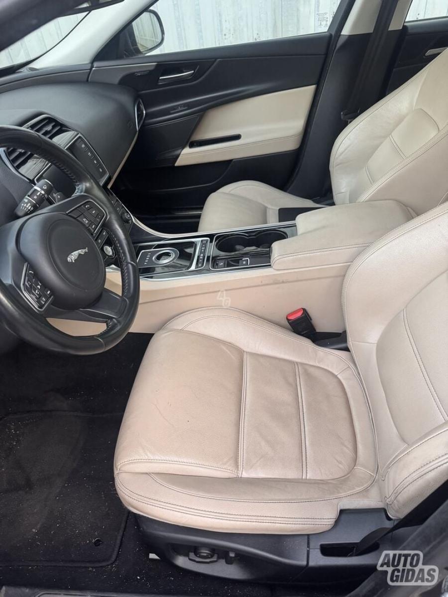 Grey Jaguar XE 2016 in Jonava, with an engine capacity of 2.00 L and mileage of 170 thousand km for 3950 €, photo 9 on AUTOMOTO.COM.LV